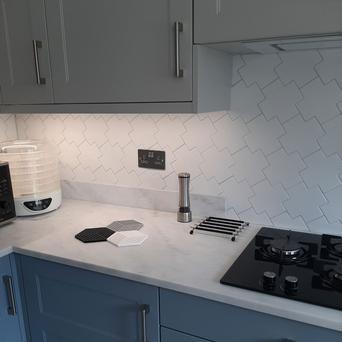 Cliq™ White Tile | Topps Tiles