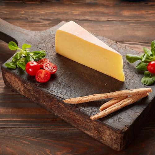 Montgomery's Ogle Shield (200g) | field&flower Cheese