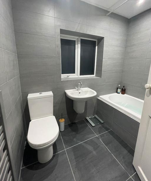 Inara™ Coal Tile (60.5cm x 60.5cm) | Topps Tiles