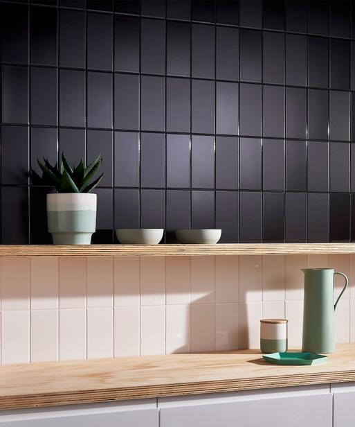 Matrix® Black Gloss Tile (9.8cm x 19.8cm) | Topps Tiles