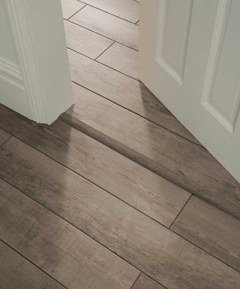 Complements™ Mora Oak Door Bar | Topps Tiles