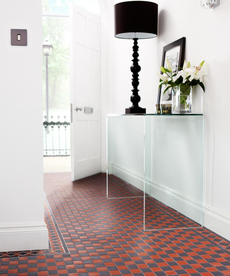 Victorian Black/Red Border Tile | Topps Tiles